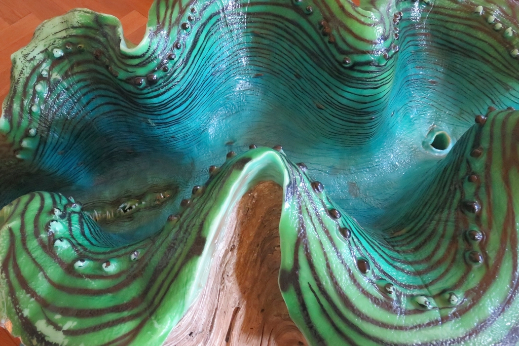 Giant Clam Facts: The Ocean's Colorful Gargantuan - Animals Discovered